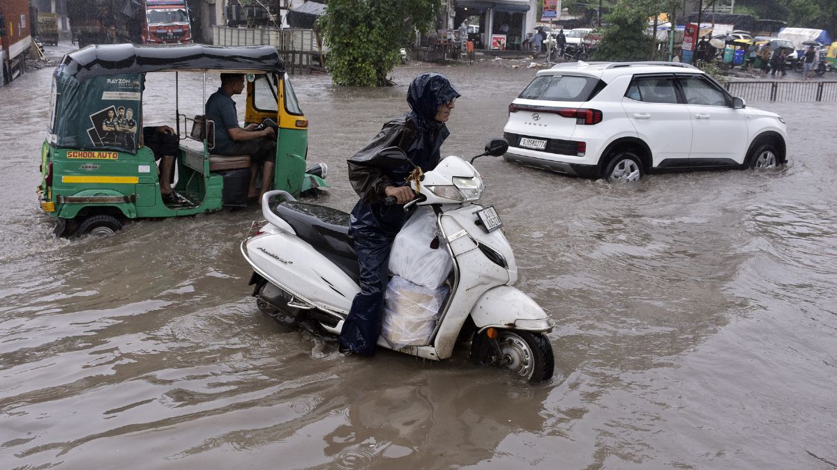 Weather Update: Red Alert Issued For Gujarat, MP Today, 'Very Heavy Rain' Likely In Karnataka ...